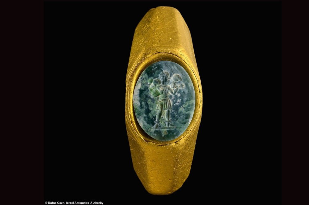 Ring portraying Jesus as the Good Shepherd discovered in a 1,700-year ...