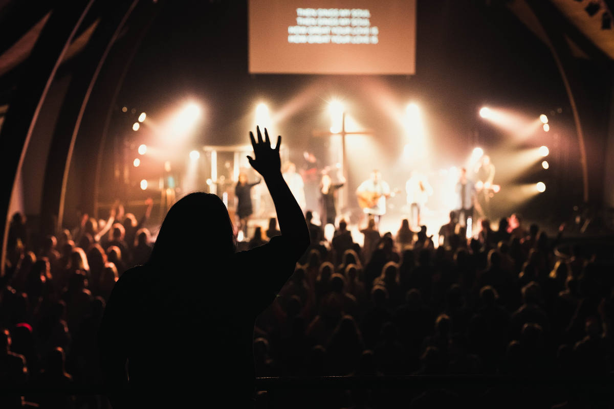 The Difference Between Praise and Worship – OpentheWord.org