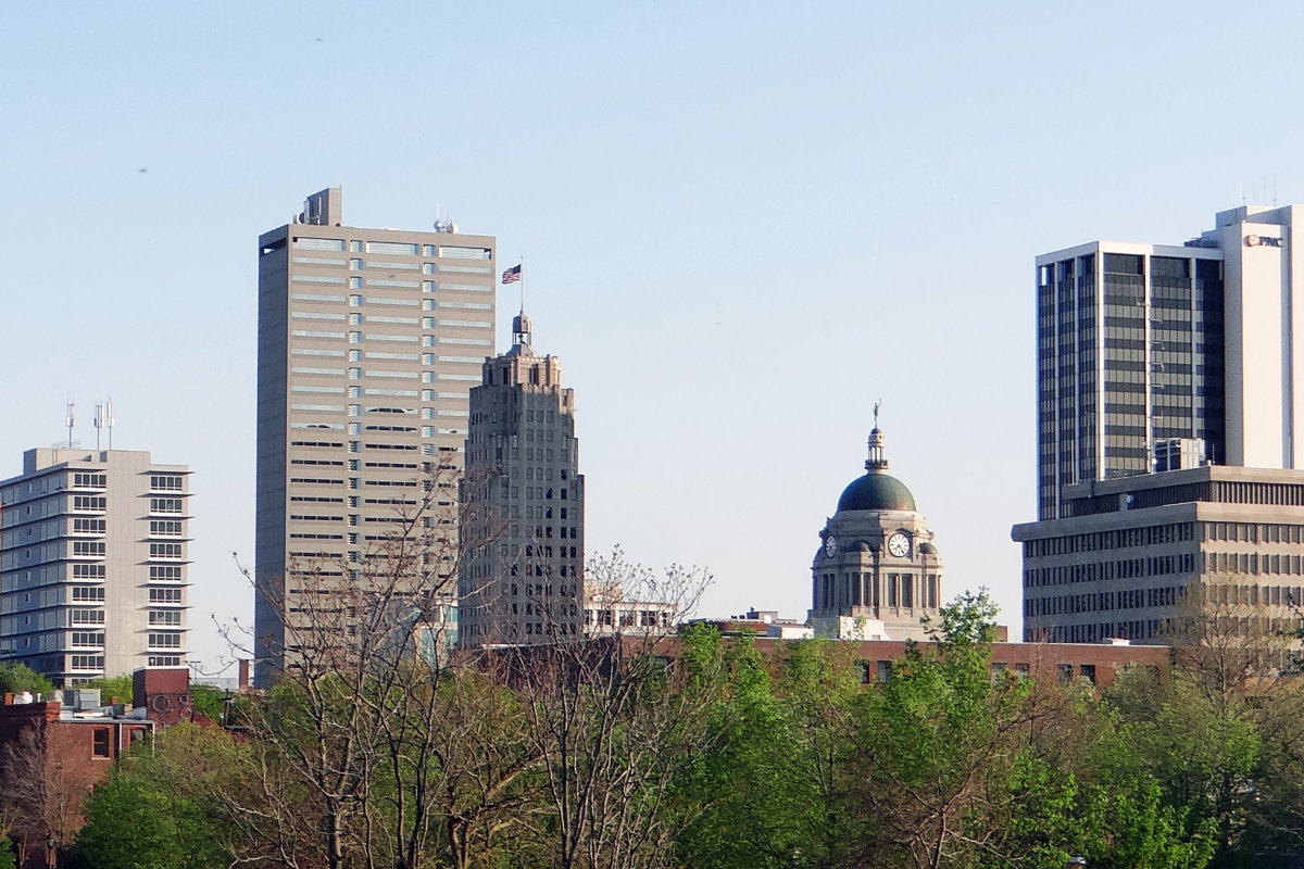 Man armed with hand gun allegedly threatened to kill everyone at a live ...